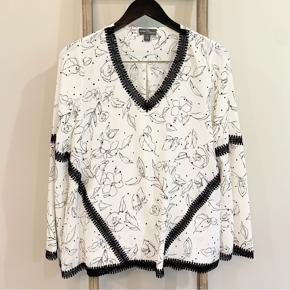 Market & Spruce | Tops | Market Spruce White Black Floral V Neck Tunic ...